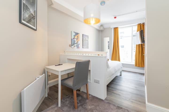 Spacious Ensuite Bedroom In Dublin 2 - Dublin, Ireland