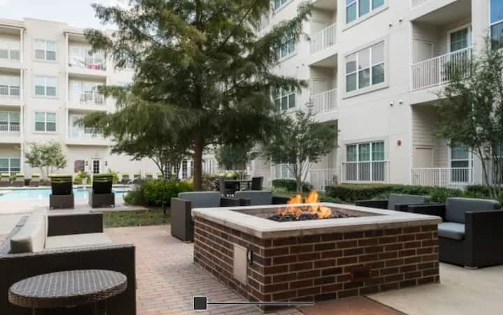 Oak Lawn | Amazing Price | King | Free Parking |Tv - Dallas, TX