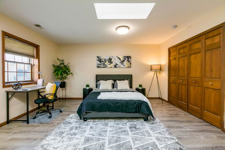 Stylish Studio- Downtown Highland Park - Highland Park, IL