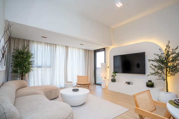 Bright&spacious 1br Apartment In A Prime Location - 두바이