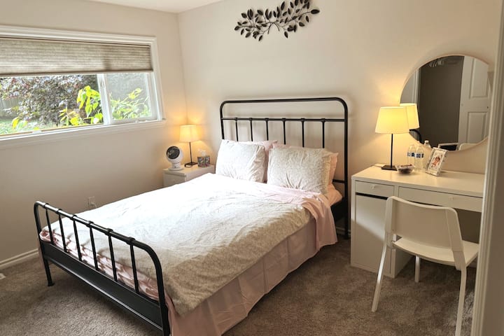 Chic & Cozy One Bedroom Near Seattle - エドモンズ, WA