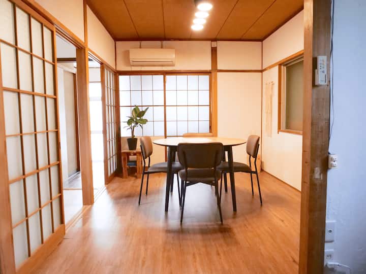 【松山空港から10分】中心街まで電車で15分!三津浜の一棟貸し宿 - Matsuyama