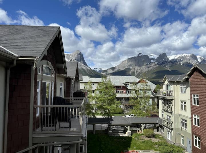 Summer Escape: Ac, Top, View, Free Parking & Gym - Canmore