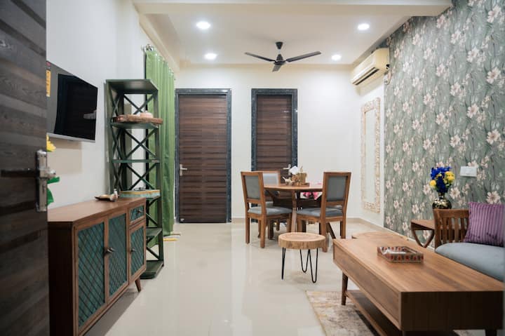 Ananda Tattva By Iraaya Stays| Near Iskcon Temple - Vrindavan