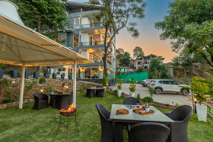 Hilltop Haven: 2 Bhk Retreat With Hill Views - Kasauli