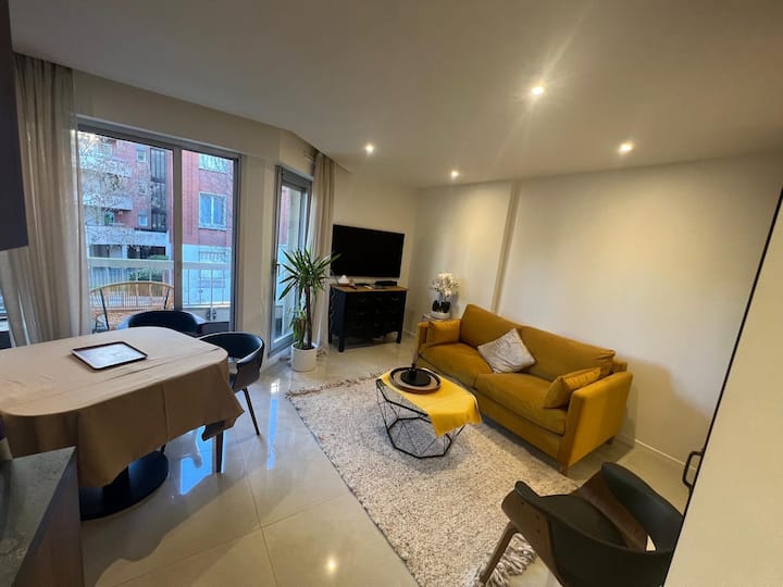 Deux Pièces Au Bord De Seins - Neuilly-sur-Seine