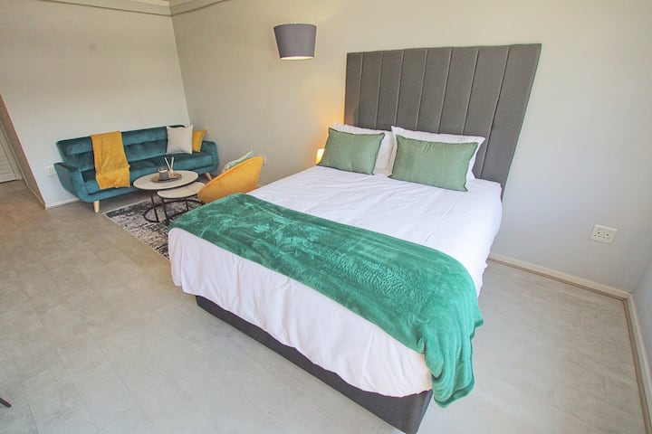 Chic Bachelor Pad In Dainfern, Sandton - Sandton