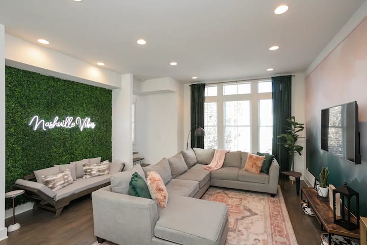 3br Gem | Near Broadway & Airpt - Nashville, TN