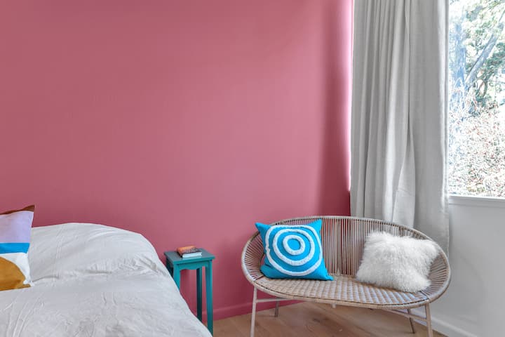 Stylish 3-br Condo Near Japantown + Garage Parking - Sausalito, CA