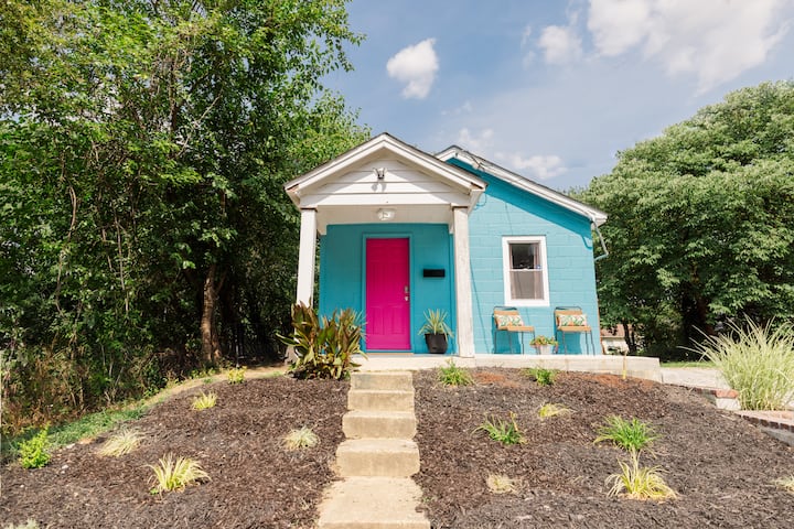 The Bootlegger's Bungalow - Petersburg