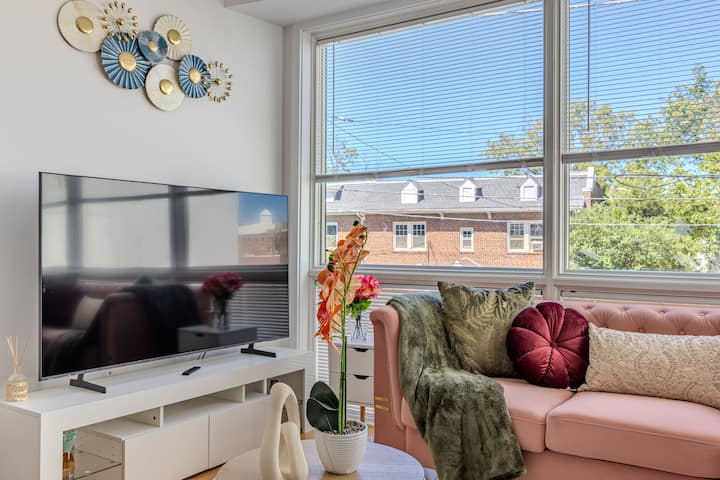 Stylish & Modern Near Downtown, Metro, Smithsonian - Silver Spring, MD
