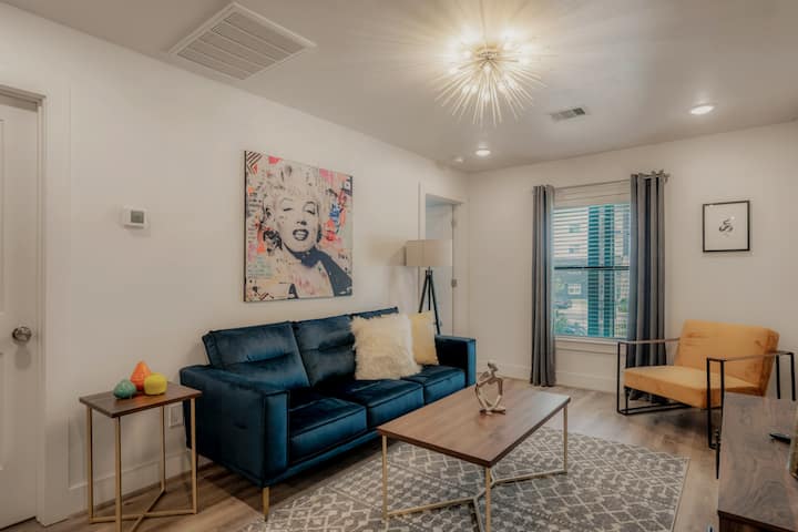 The Barbee 124 - Ensuite Corner Unit @ The Barbee - Houston, TX