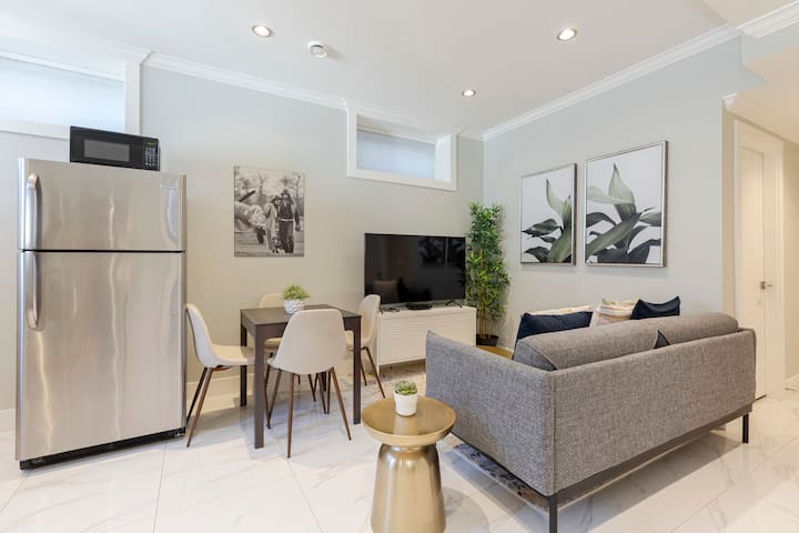 Classy Cozy Kitsilano 2 Bedroom - Vancouver