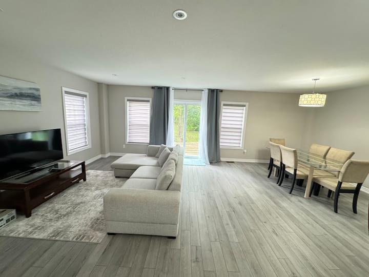 4 Br, 1.5 Washroom Semi-detached - Welland