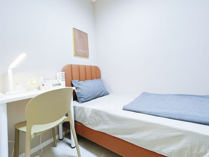 Cosy Single Bed@cwb Mtr 5mins 337 Hennessy Rd - Hong Kong