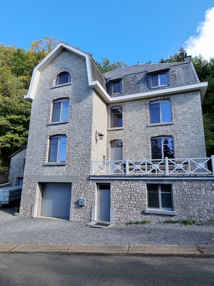 La Maison En Pierre Bleue - Belgique