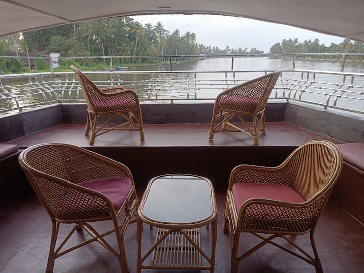 Serene Back-water House Boat Stay. - Kumarakom