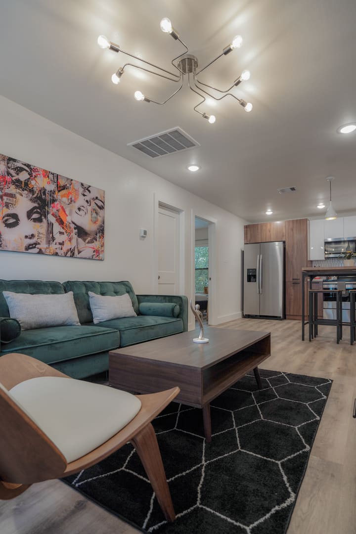 The Barbee 143 - Upper Level Ensuite @ The Barbee - Houston, TX