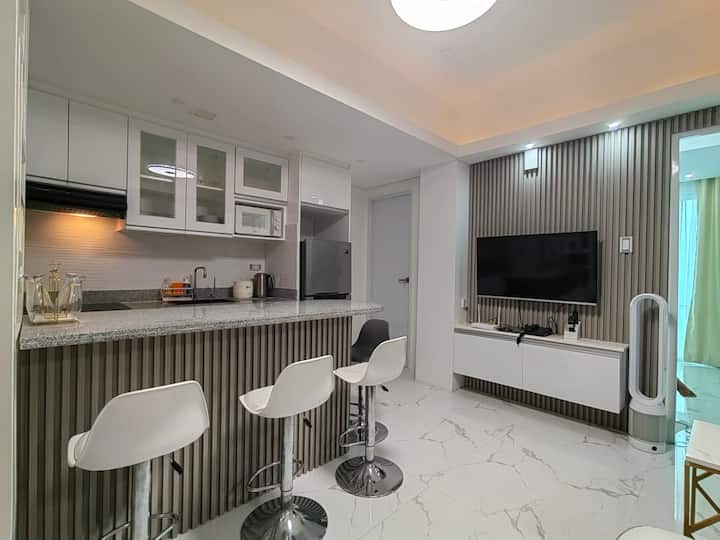 San Lorenzo 2br Near Mrt W/ Available Pay Parking - Makati