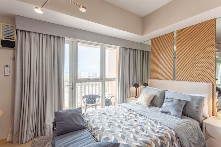 Venezia Suite | Venice Canal View & Free Parking - Taguig