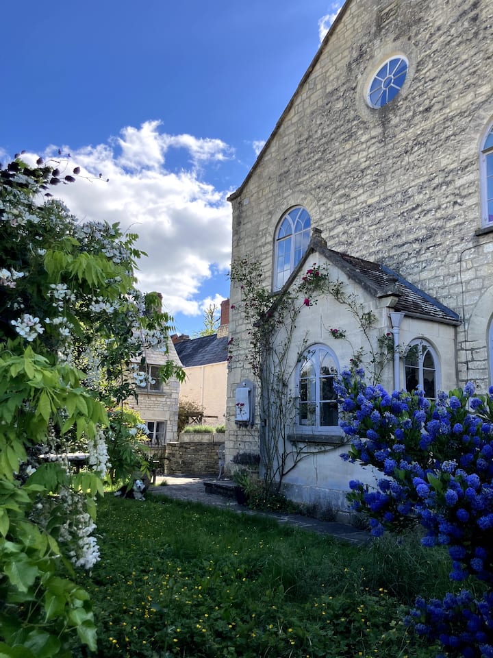 Stunning Cotswold Chapel - Stroud
