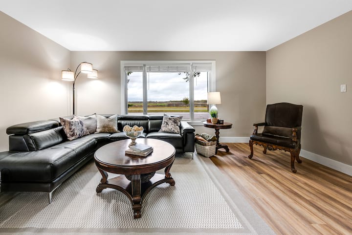Modern 6 Bedroom - Near U Of S - Saskatoon
