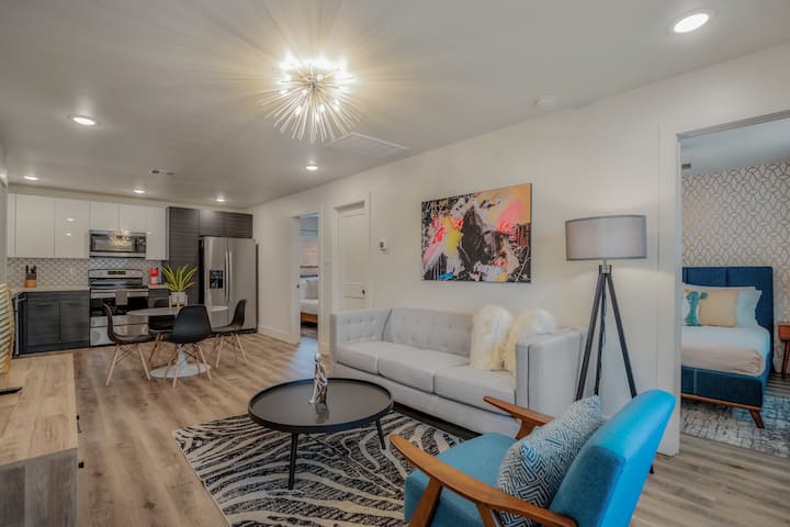 The Barbee 164 - Top Floor Elegance At The Barbee - Houston, TX