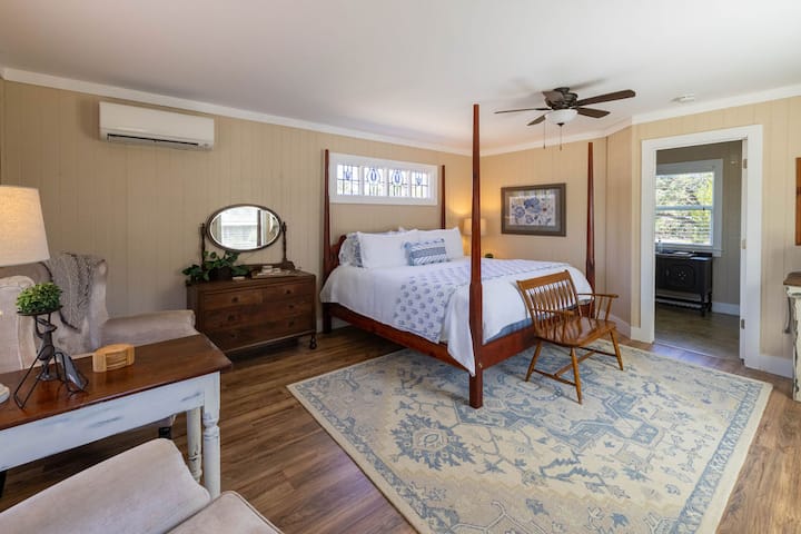 Round Top Ranch & Rest Cottage - Round Top, TX