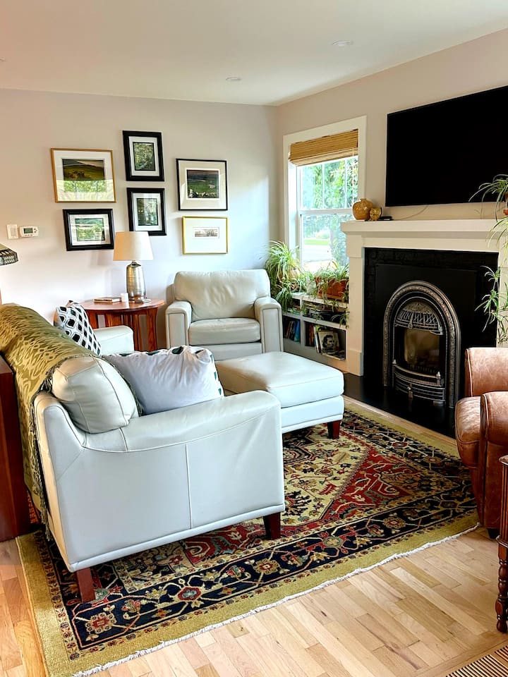 Cozy Central Boulder Cottage - Boulder, CO