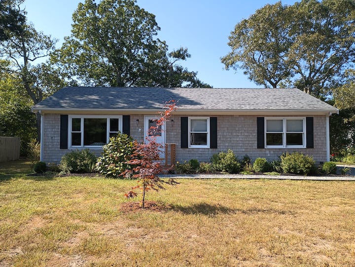 Cozy Neighborhood Family Home - Oak Bluffs, MA