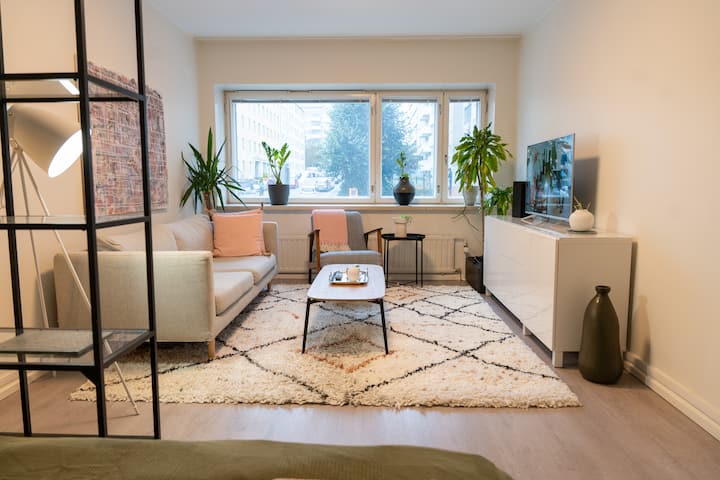 Bright, Lush And Comfortable Apartment In Kallio - Helsinki