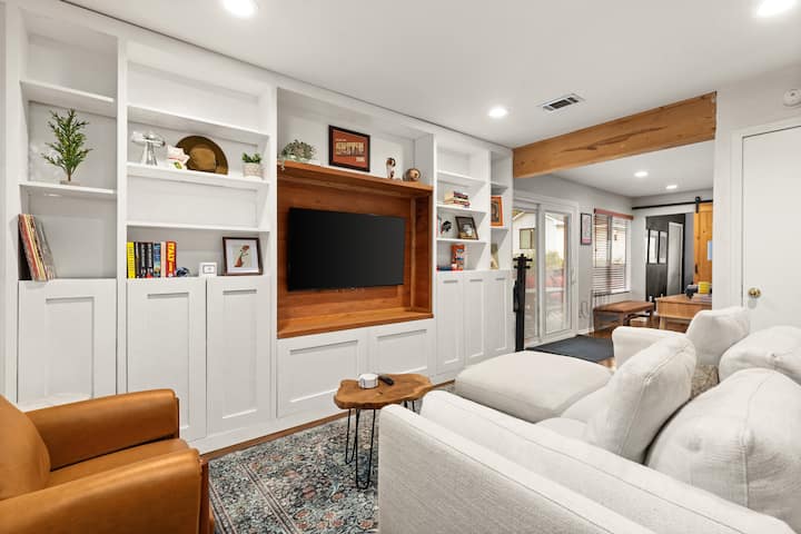 Good Vibrations At The East Side Rose - Mueller - Austin