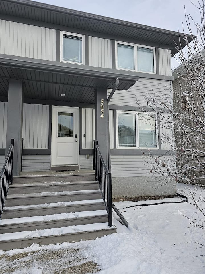 Comfy 3 Bed  House With Garage Sta No: 2400253 - Regina