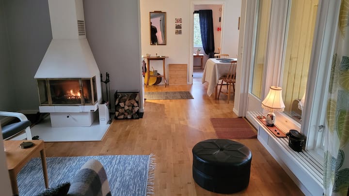 Hus Med Skog Och Sjö Runt Knuten - Gnesta