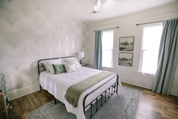 Charming Roanoke House - Roanoke, VA
