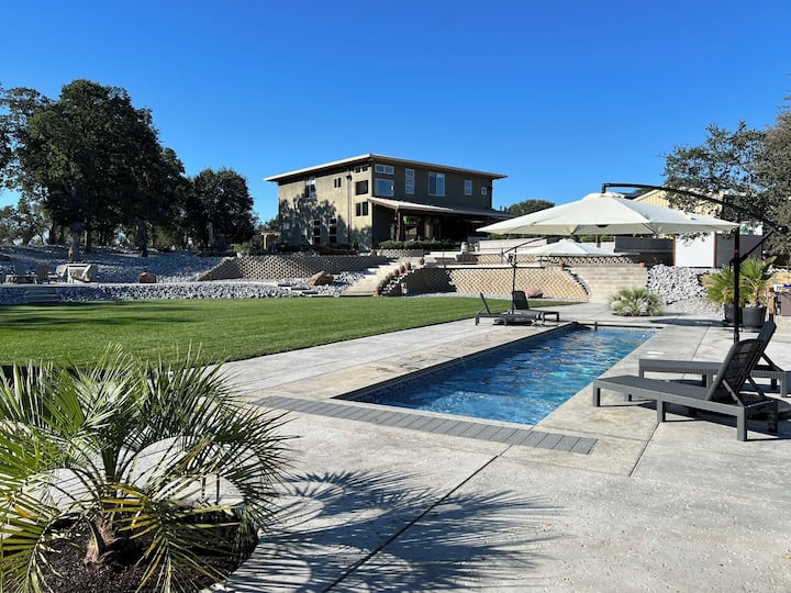 Exclusive Oak Hollow Estate – A Private Retreat - Red Bluff, CA