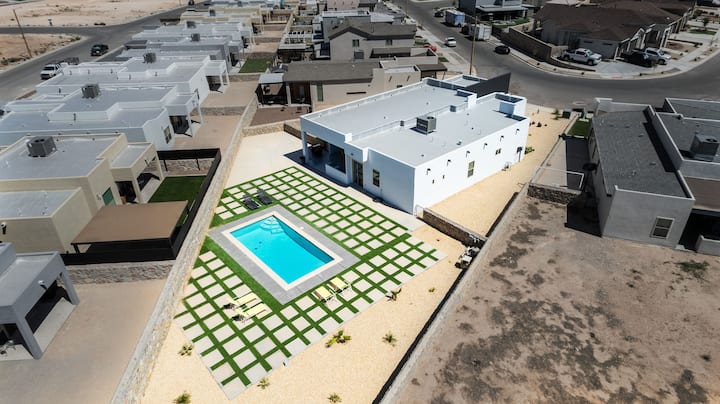 Midcentury Modern Oasis 4 Bed 3.5 Bath - El Paso