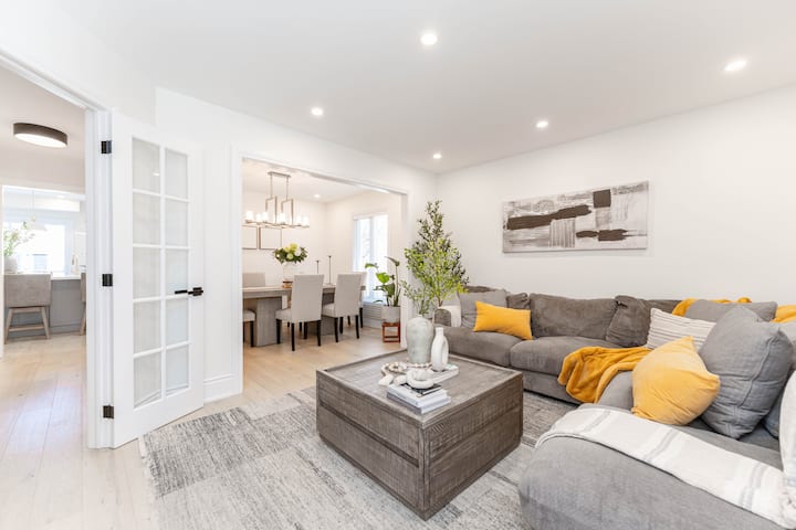 Modern Comfort- 4 Bed/3.5bath/3 Parking/wifi - Brampton