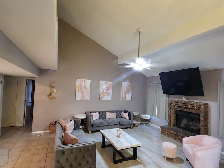 Spacious 4 Bedroom House - El Paso, TX