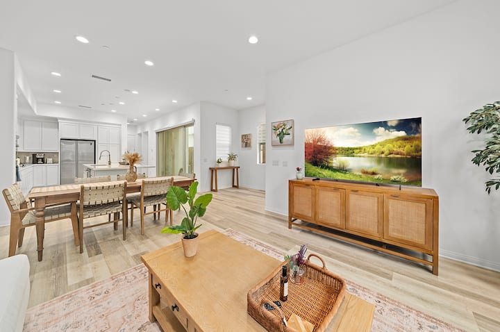 Resort Like Modern Home In Great Park, Irvine - Irvine, CA