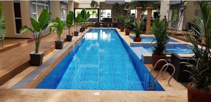 Great Studio At The Pool! (Actual View) - Angeles