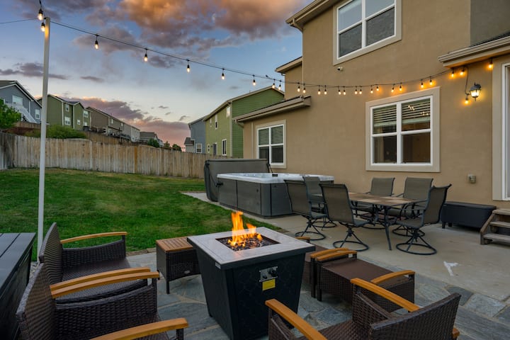 5 Bedrooms Airport Heaven - Fireplace & Hot Tub - Colorado Springs, CO