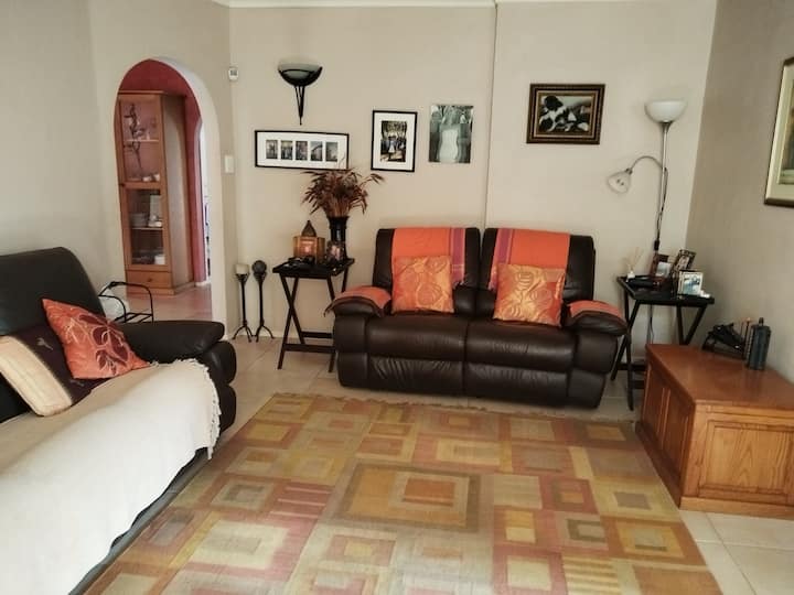 Longies Lodge - Homely & Cozy Room 2 - KwaMashu