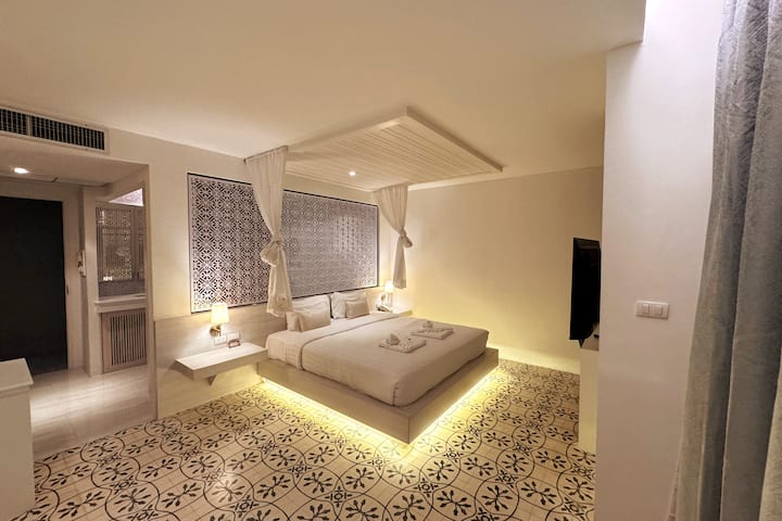 Serene Luxe Retreat – Mountain & Pool Views - Patong Beach