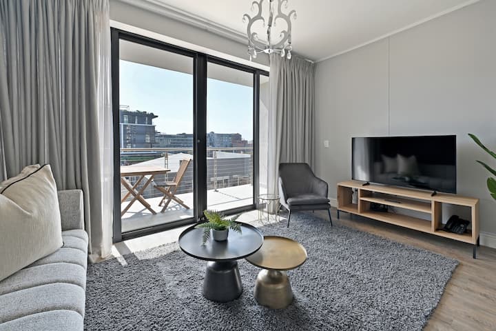 Stylish 1-bed Apt In Trendy De Waterkant W Balcony - Kaapstad