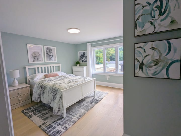 Westboro Private Getaway Room + Bath - 가티노