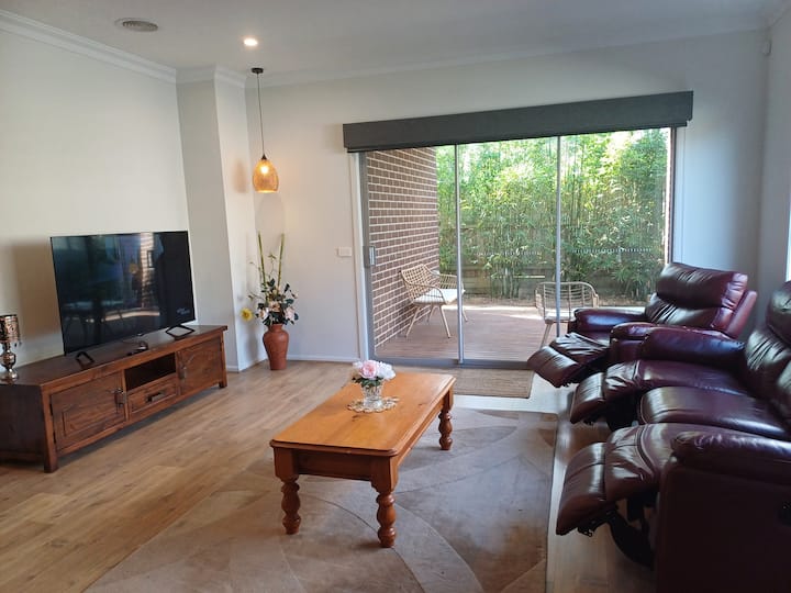 Comfortable And Spacious 4-bedroom Family Home - Clyde North