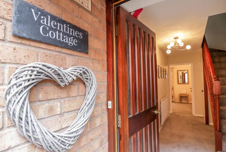 Valentines Cottage  
Very Central Location! - Stratford-upon-Avon