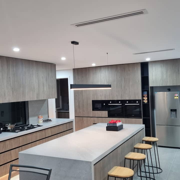 Room 2 (Queenbed)
 In A Bright Home. - Donnybrook