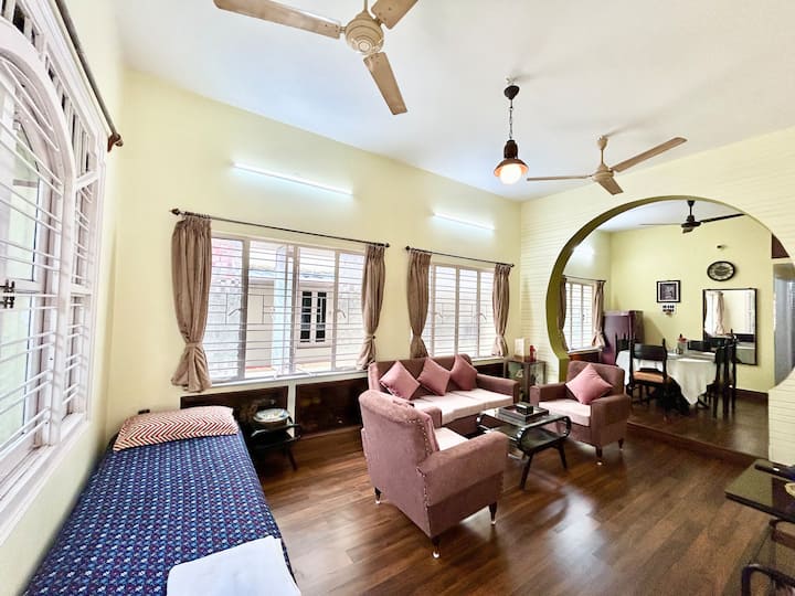 Retro Style 2bhk Near Salt Lake Sector 5 Metro - Kolkata
